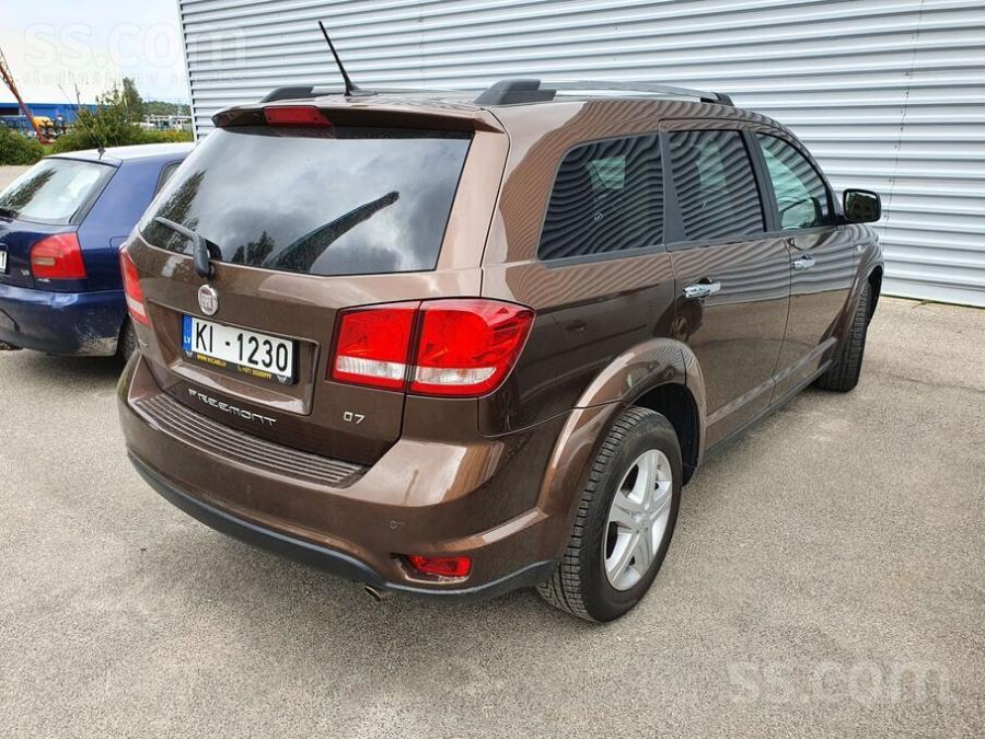 Brūns Fiat Freemont 2012 Rīga, ar dzinēja tilpumu 2.00 L un nobraukumu 320 tūkst. km par 3000 €, foto 3 vietnē AUTOMOTO.COM.LV