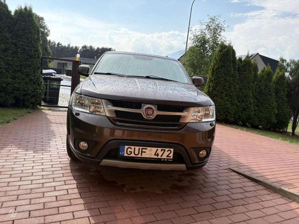 Brown Fiat Freemont 2013 in Vilnius, with an engine capacity of 1.96 L and mileage of 209 thousand km for 5500 €, photo 3 on AUTOMOTO.COM.LV