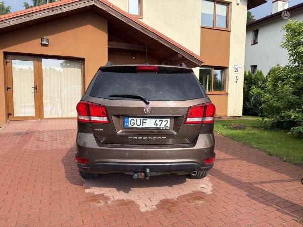 Brown Fiat Freemont 2013 in Vilnius, with an engine capacity of 1.96 L and mileage of 209 thousand km for 5500 €, photo 4 on AUTOMOTO.COM.LV