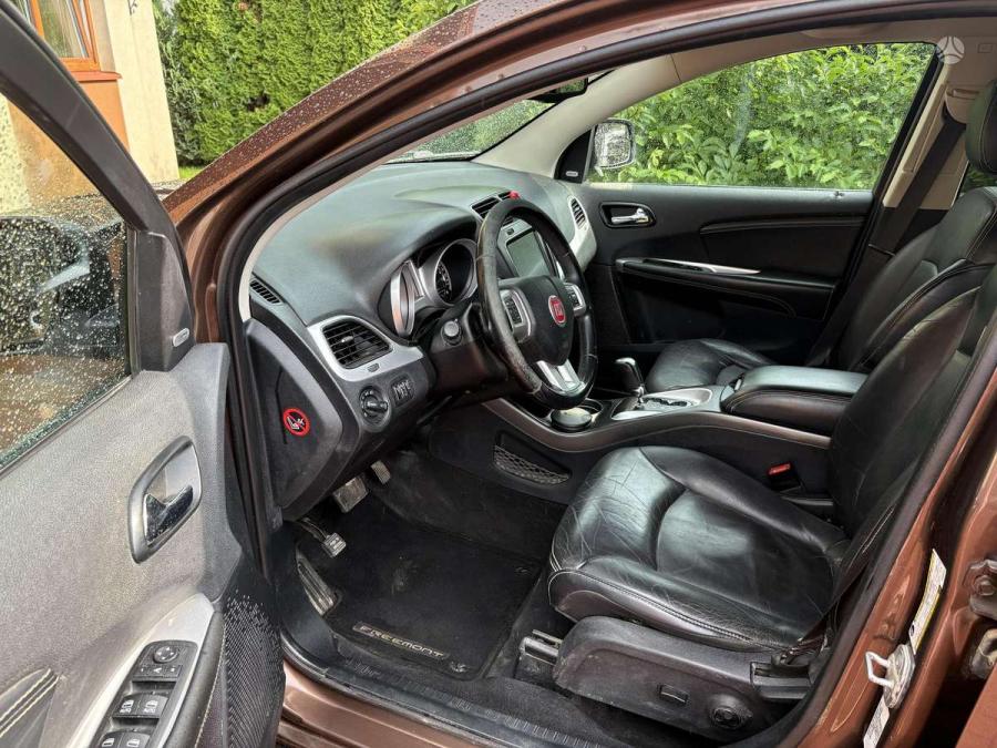 Brown Fiat Freemont 2013 in Vilnius, with an engine capacity of 1.96 L and mileage of 209 thousand km for 5500 €, photo 6 on AUTOMOTO.COM.LV