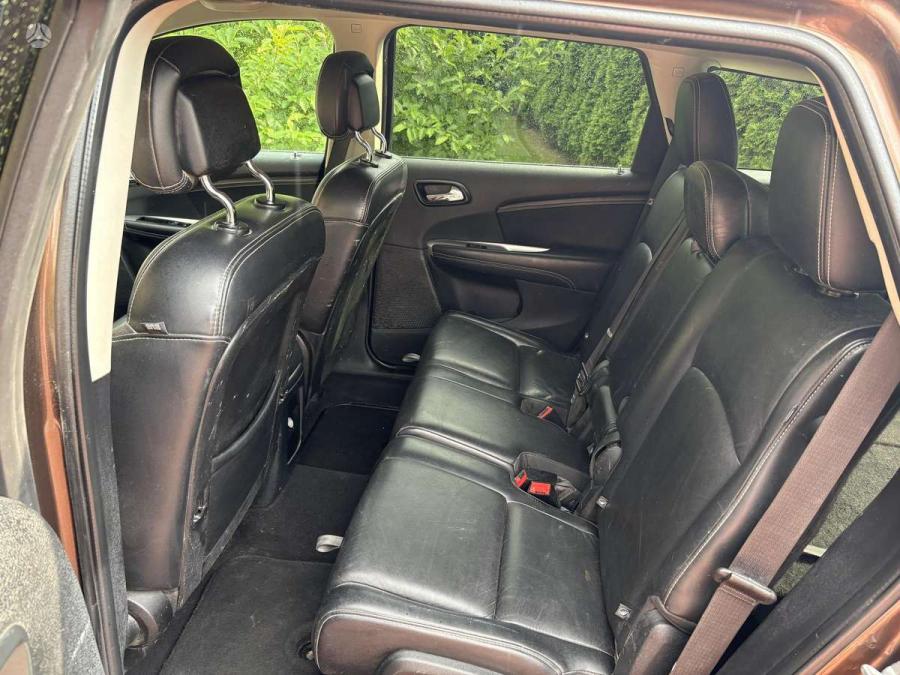 Brown Fiat Freemont 2013 in Vilnius, with an engine capacity of 1.96 L and mileage of 209 thousand km for 5500 €, photo 7 on AUTOMOTO.COM.LV