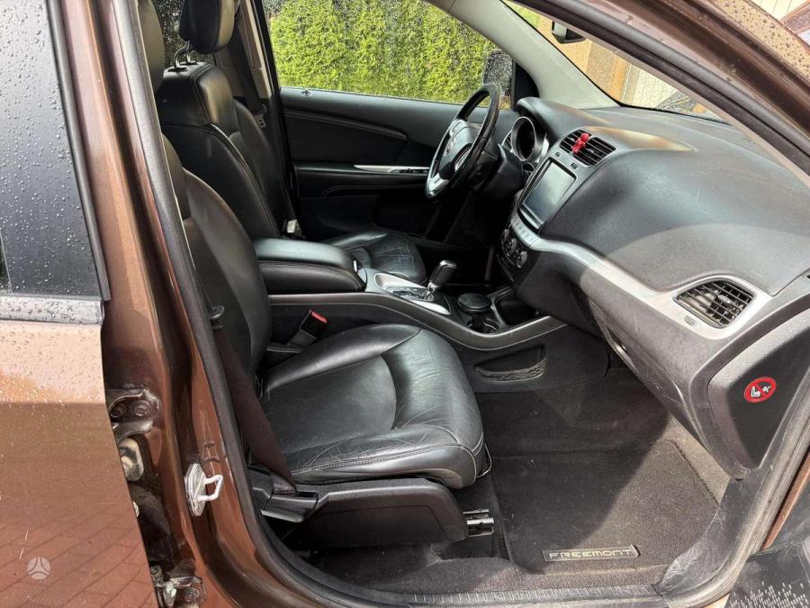 Brown Fiat Freemont 2013 in Vilnius, with an engine capacity of 1.96 L and mileage of 209 thousand km for 5500 €, photo 9 on AUTOMOTO.COM.LV