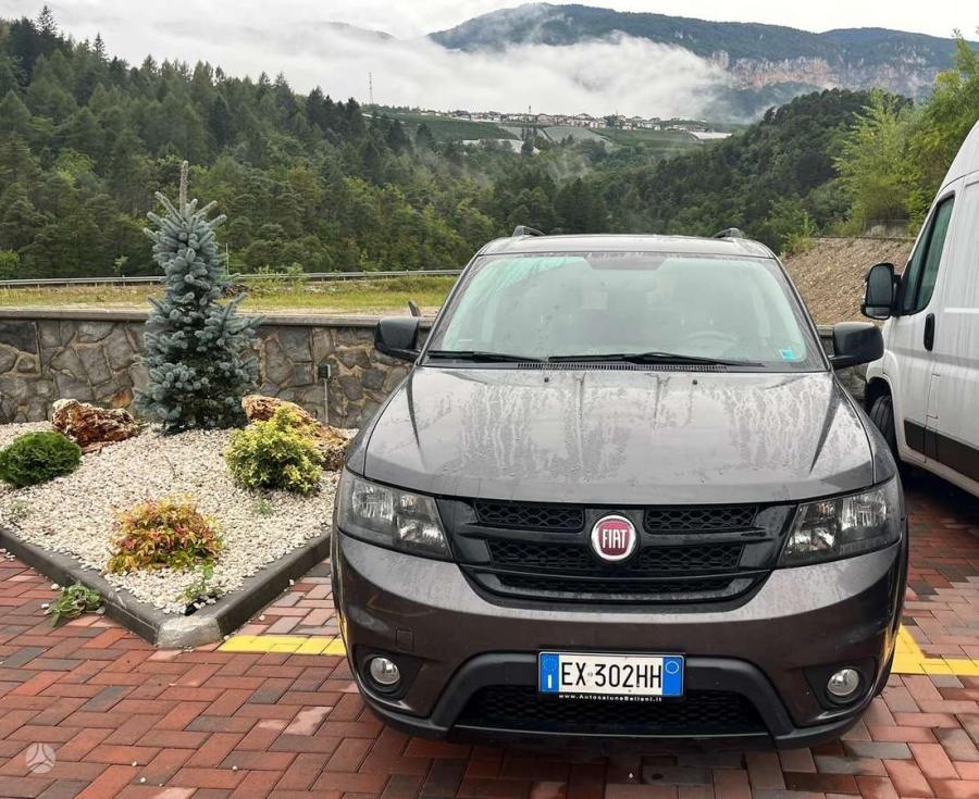 Brūns Fiat Freemont 2014 Kauņa, ar dzinēja tilpumu 2.00 L un nobraukumu 207 tūkst. km par 5850 €, foto 1 vietnē AUTOMOTO.COM.LV