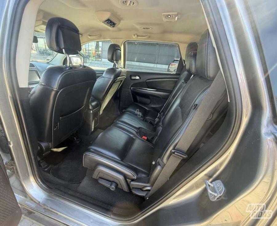 Fiat Freemont 2012 in Kretinga, with an engine capacity of 2.00 L and mileage of 260 thousand km for 5000 €, photo 12 on AUTOMOTO.COM.LV