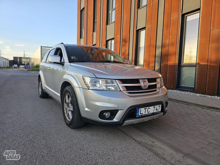 Fiat Freemont 2012 in Kaunas, with an engine capacity of 2.00 L and mileage of 258 thousand km for 3000 €, photo 1 on AUTOMOTO.COM.LV