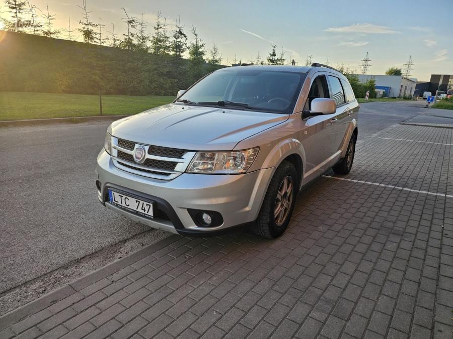 Fiat Freemont 2012 in Kaunas, with an engine capacity of 2.00 L and mileage of 258 thousand km for 3000 €, photo 4 on AUTOMOTO.COM.LV