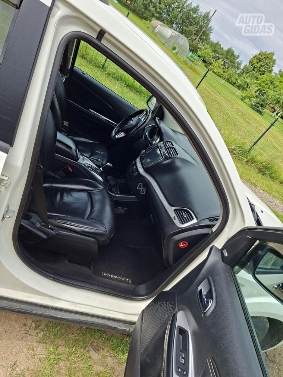 Fiat Freemont 2013 in Moletai, with an engine capacity of 2.00 L and mileage of 269 thousand km for 3500 €, photo 15 on AUTOMOTO.COM.LV