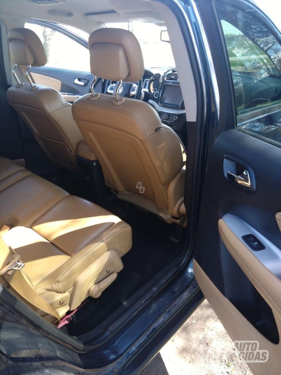 Fiat Freemont 2014 in Kaunas, with an engine capacity of 2.00 L and mileage of 310 thousand km for 5000 €, photo 6 on AUTOMOTO.COM.LV