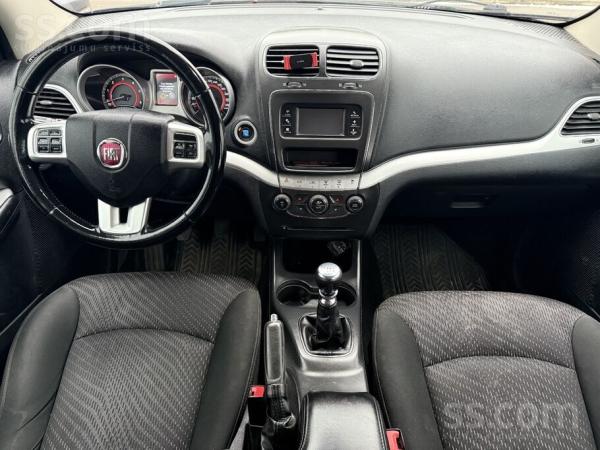 Grey Fiat Freemont 2011 in Riga, with an engine capacity of 2.00 L and mileage of 312 thousand km for 3990 €, photo 6 on AUTOMOTO.COM.LV