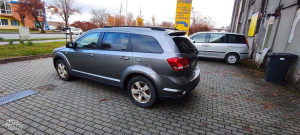 Grey Fiat Freemont 2011 in Panevezys, with an engine capacity of 2.00 L and mileage of 301 thousand km for 4100 €, photo 1 on AUTOMOTO.COM.LV