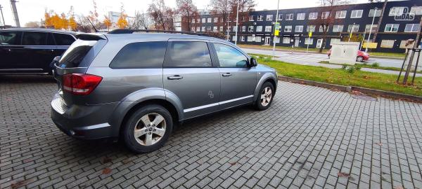 Grey Fiat Freemont 2011 in Panevezys, with an engine capacity of 2.00 L and mileage of 301 thousand km for 4100 €, photo 3 on AUTOMOTO.COM.LV