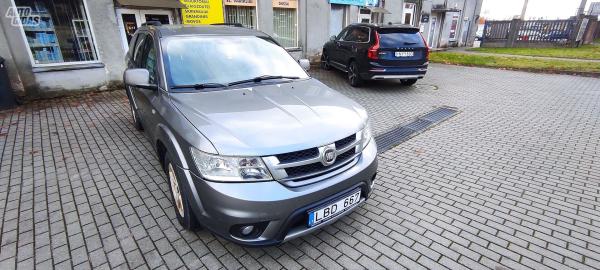 Grey Fiat Freemont 2011 in Panevezys, with an engine capacity of 2.00 L and mileage of 301 thousand km for 4100 €, photo 4 on AUTOMOTO.COM.LV