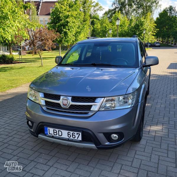 Grey Fiat Freemont 2011 in Siauliai, with an engine capacity of 2.00 L and mileage of 300 thousand km for 3950 €, photo 2 on AUTOMOTO.COM.LV