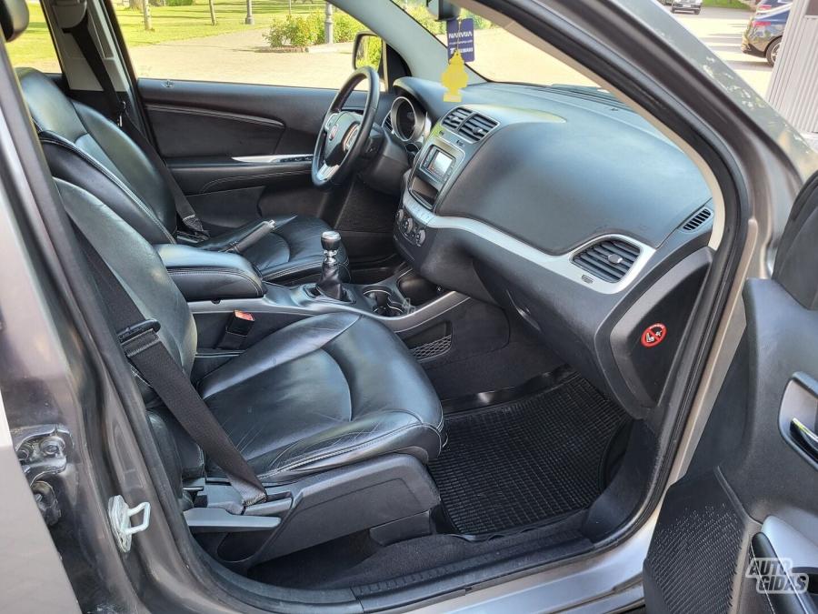 Grey Fiat Freemont 2011 in Siauliai, with an engine capacity of 2.00 L and mileage of 300 thousand km for 3950 €, photo 9 on AUTOMOTO.COM.LV