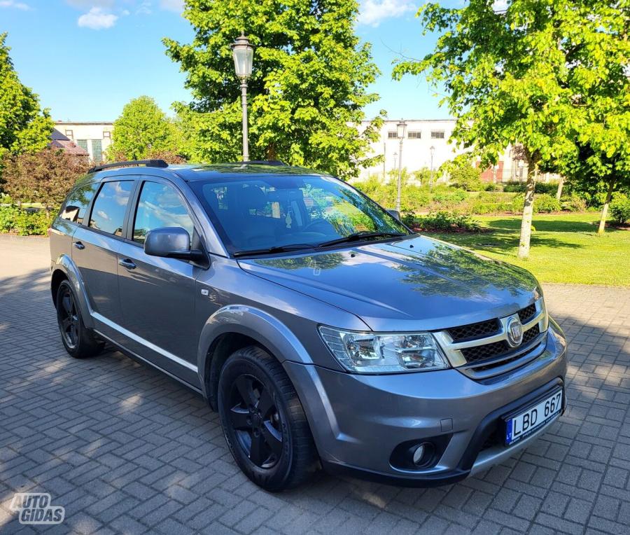 Grey Fiat Freemont 2011 in Siauliai, with an engine capacity of 2.00 L and mileage of 300 thousand km for 3950 €, photo 14 on AUTOMOTO.COM.LV