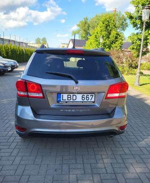 Grey Fiat Freemont 2011 in Siauliai, with an engine capacity of 2.00 L and mileage of 300 thousand km for 3950 €, photo 20 on AUTOMOTO.COM.LV