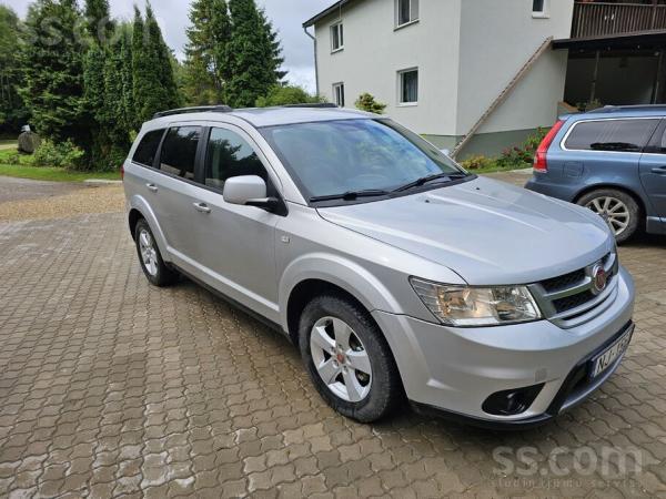 Pelēks Fiat Freemont 2011 Ogre, ar dzinēja tilpumu 2.00 L un nobraukumu 179 tūkst. km par 3550 €, foto 2 vietnē AUTOMOTO.COM.LV