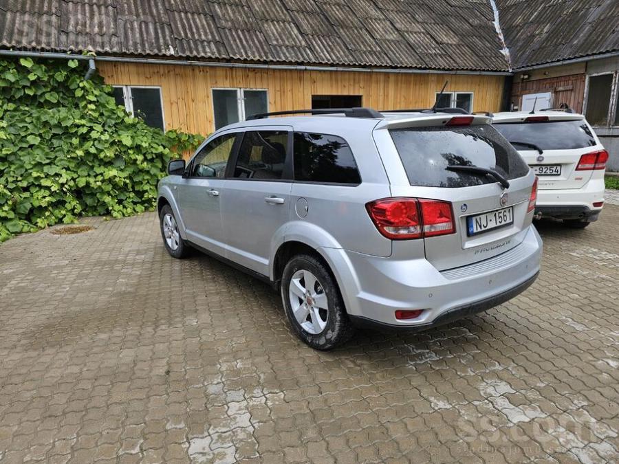 Grey Fiat Freemont 2011 in Ogre, with an engine capacity of 2.00 L and mileage of 179 thousand km for 3550 €, photo 5 on AUTOMOTO.COM.LV