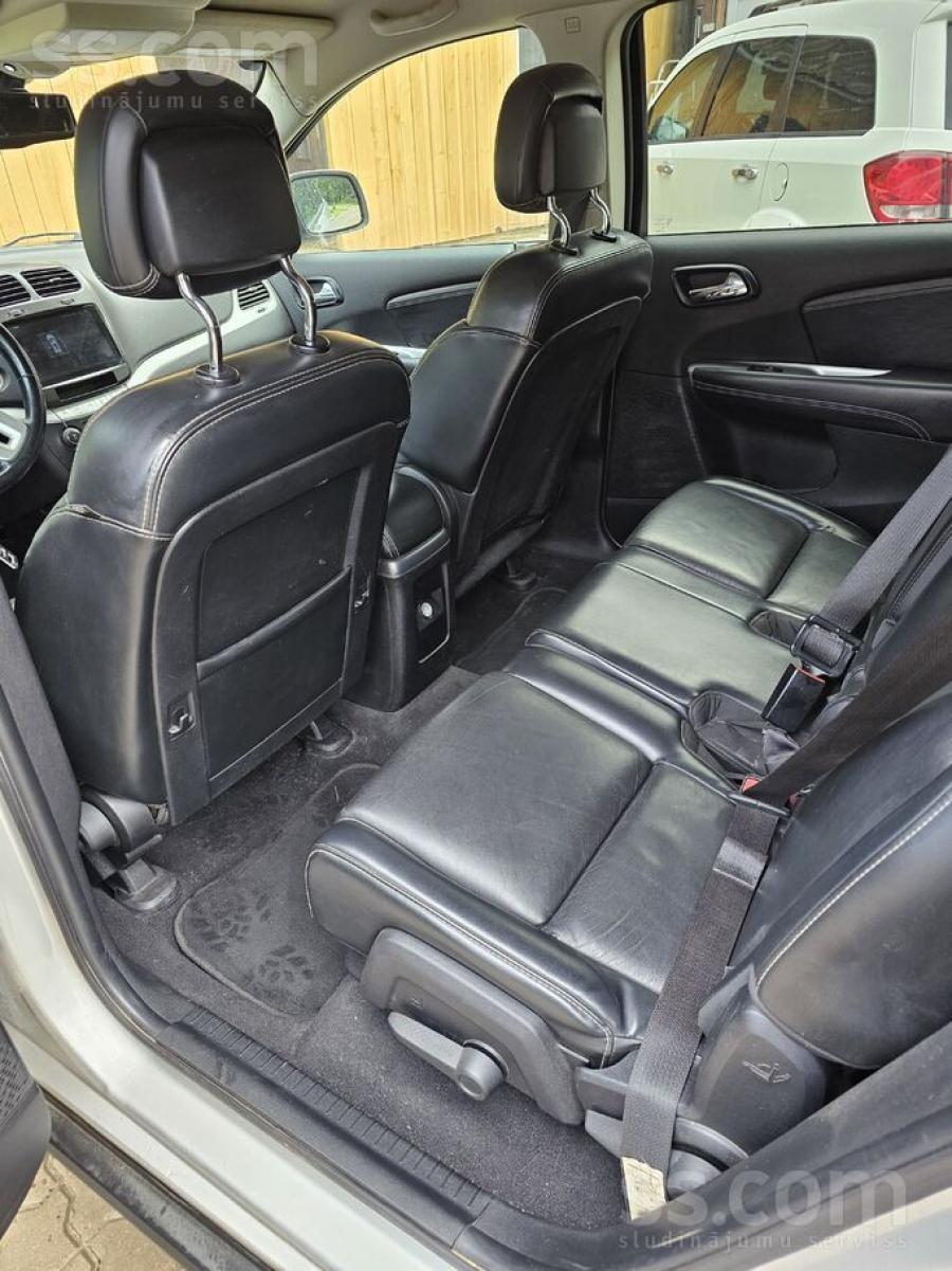 Grey Fiat Freemont 2011 in Ogre, with an engine capacity of 2.00 L and mileage of 179 thousand km for 3550 €, photo 8 on AUTOMOTO.COM.LV