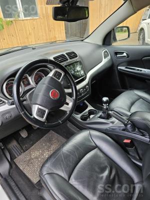 Grey Fiat Freemont 2011 in Ogre, with an engine capacity of 2.00 L and mileage of 179 thousand km for 3550 €, photo 9 on AUTOMOTO.COM.LV
