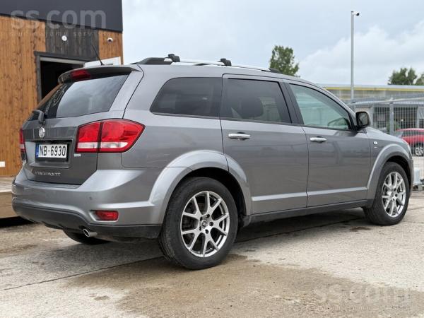 Pelēks Fiat Freemont 2012 Rīga, ar dzinēja tilpumu 2.00 L un nobraukumu 174 tūkst. km par 6750 €, foto 3 vietnē AUTOMOTO.COM.LV