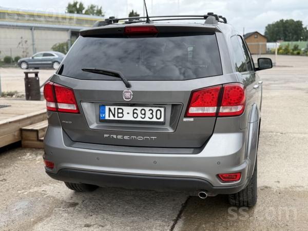 Pelēks Fiat Freemont 2012 Rīga, ar dzinēja tilpumu 2.00 L un nobraukumu 174 tūkst. km par 6750 €, foto 4 vietnē AUTOMOTO.COM.LV
