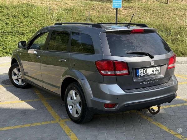 Pelēks Fiat Freemont 2012 Viļņa, ar dzinēja tilpumu 1.96 L un nobraukumu 258 tūkst. km par 4000 €, foto 4 vietnē AUTOMOTO.COM.LV