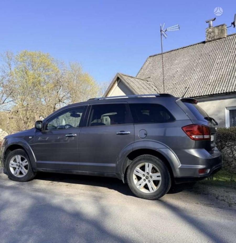 Grey Fiat Freemont 2012 in Kretinga, with an engine capacity of 1.96 L and mileage of 260 thousand km for 5000 €, photo 5 on AUTOMOTO.COM.LV