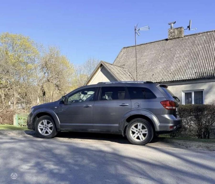 Grey Fiat Freemont 2012 in Kretinga, with an engine capacity of 1.96 L and mileage of 260 thousand km for 5000 €, photo 7 on AUTOMOTO.COM.LV