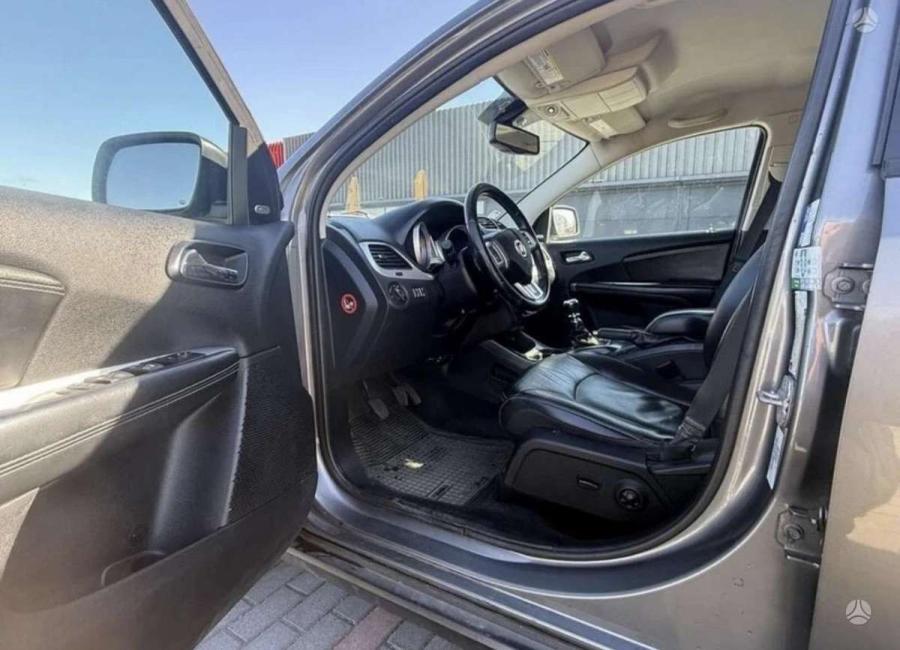 Grey Fiat Freemont 2012 in Kretinga, with an engine capacity of 1.96 L and mileage of 260 thousand km for 5000 €, photo 12 on AUTOMOTO.COM.LV