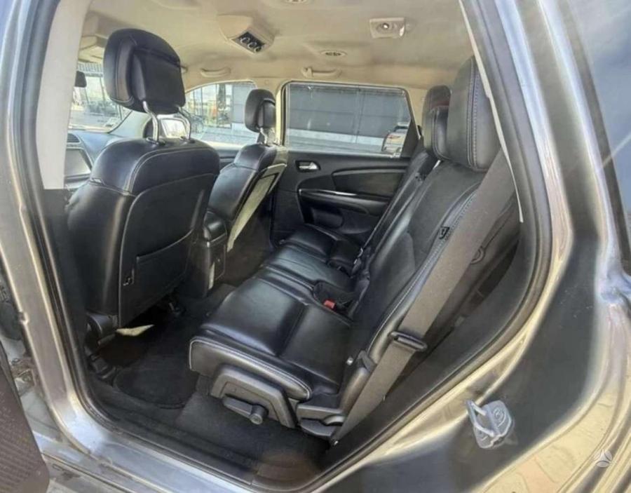 Grey Fiat Freemont 2012 in Kretinga, with an engine capacity of 1.96 L and mileage of 260 thousand km for 5000 €, photo 13 on AUTOMOTO.COM.LV
