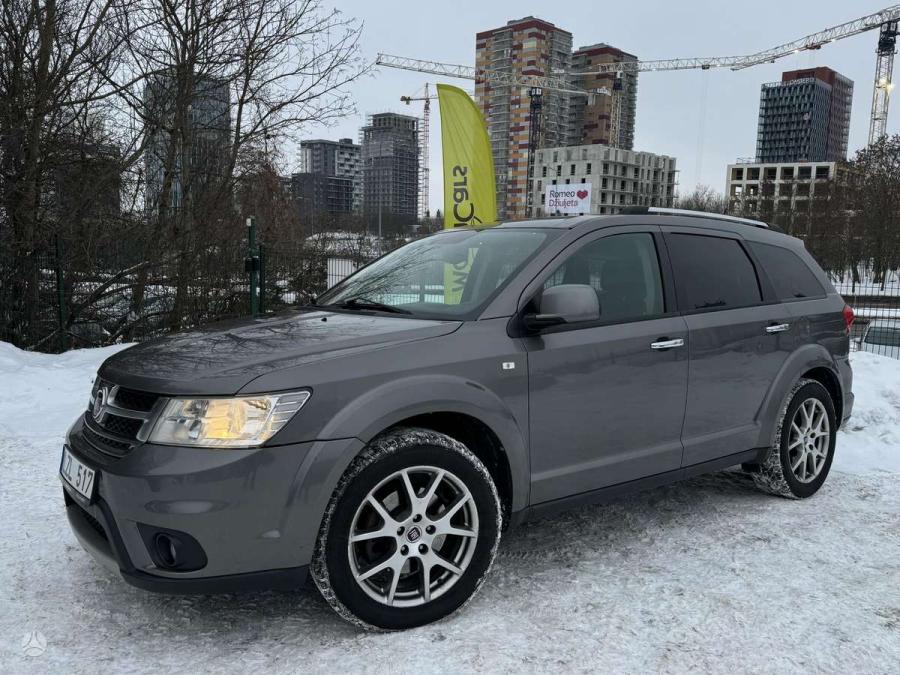 Pelēks Fiat Freemont 2013 Viļņa, ar dzinēja tilpumu 1.96 L un nobraukumu 400 tūkst. km par 4500 €, foto 5 vietnē AUTOMOTO.COM.LV