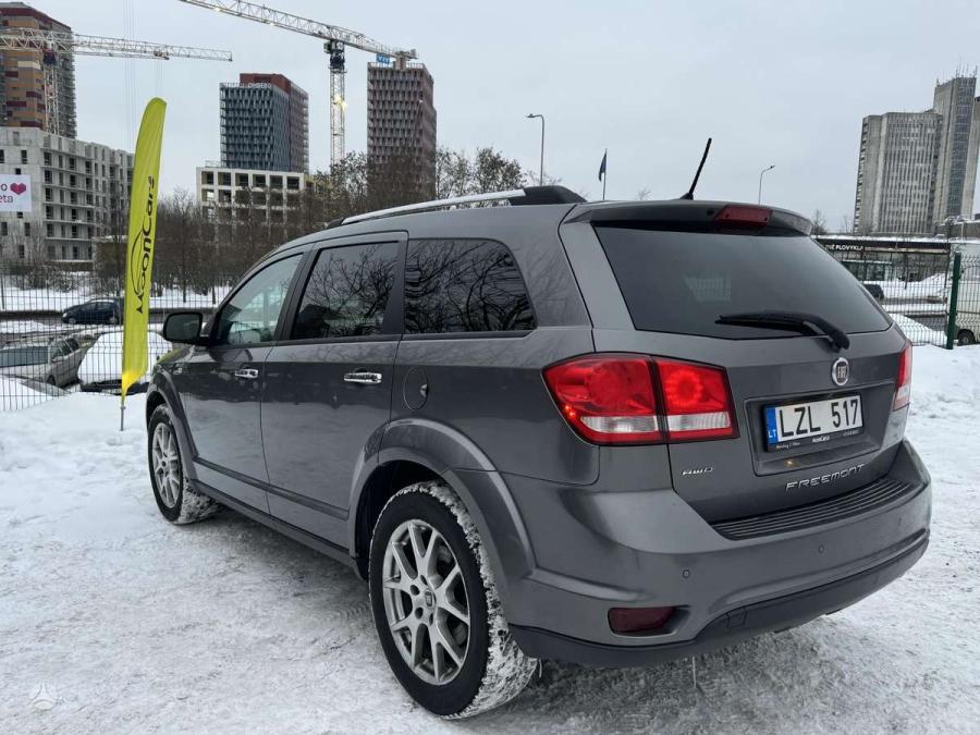 Pelēks Fiat Freemont 2013 Viļņa, ar dzinēja tilpumu 1.96 L un nobraukumu 400 tūkst. km par 4500 €, foto 8 vietnē AUTOMOTO.COM.LV