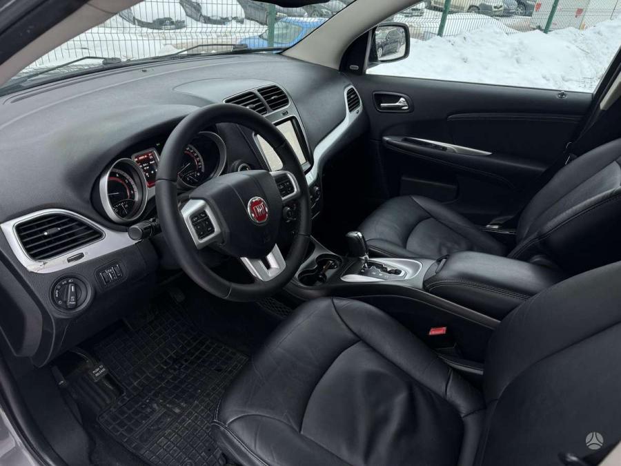 Pelēks Fiat Freemont 2013 Viļņa, ar dzinēja tilpumu 1.96 L un nobraukumu 400 tūkst. km par 4500 €, foto 12 vietnē AUTOMOTO.COM.LV