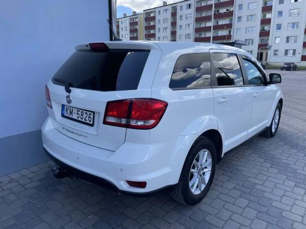 Pelēks Fiat Freemont 2013 Talsi, ar dzinēja tilpumu 2.00 L un nobraukumu 271 tūkst. km par 5300 €, foto 3 vietnē AUTOMOTO.COM.LV
