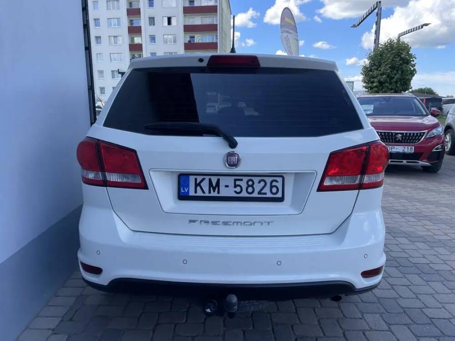 Grey Fiat Freemont 2013 in Talsi, with an engine capacity of 2.00 L and mileage of 271 thousand km for 5300 €, photo 5 on AUTOMOTO.COM.LV