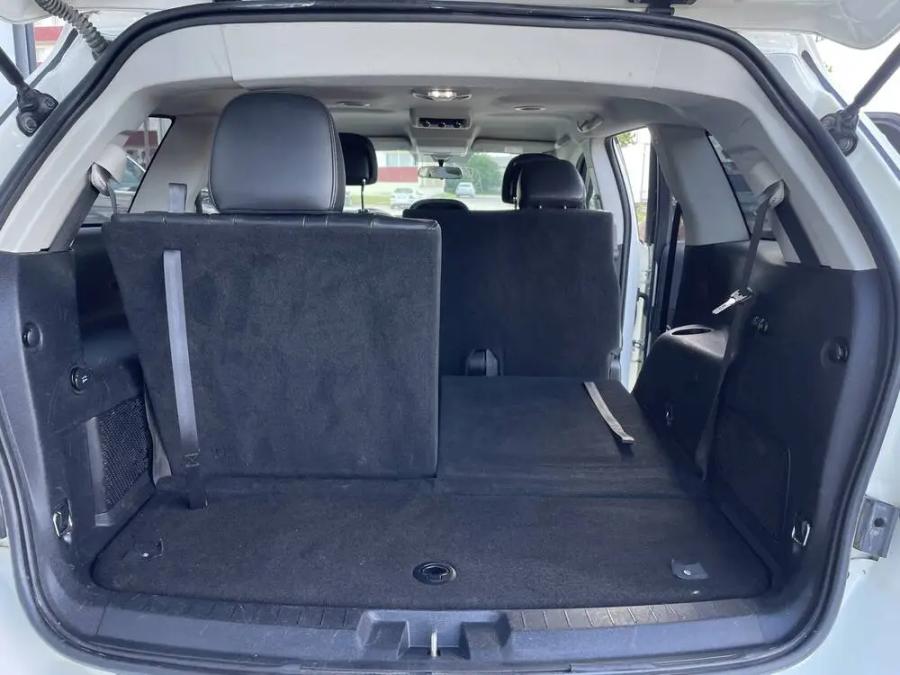Grey Fiat Freemont 2013 in Talsi, with an engine capacity of 2.00 L and mileage of 271 thousand km for 5300 €, photo 6 on AUTOMOTO.COM.LV