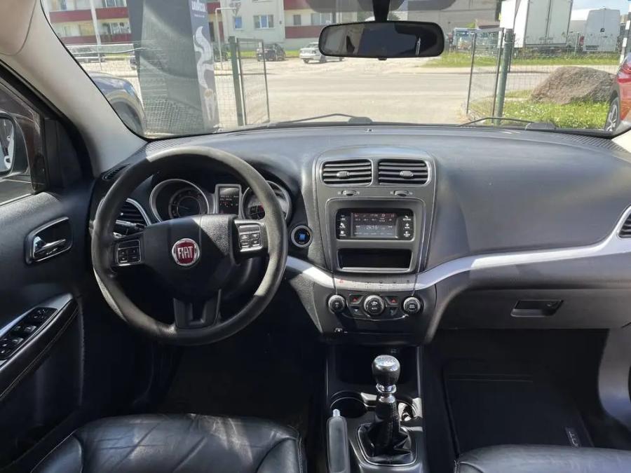 Grey Fiat Freemont 2013 in Talsi, with an engine capacity of 2.00 L and mileage of 271 thousand km for 5300 €, photo 8 on AUTOMOTO.COM.LV
