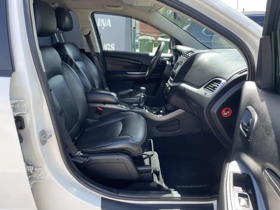 Grey Fiat Freemont 2013 in Talsi, with an engine capacity of 2.00 L and mileage of 271 thousand km for 5300 €, photo 10 on AUTOMOTO.COM.LV