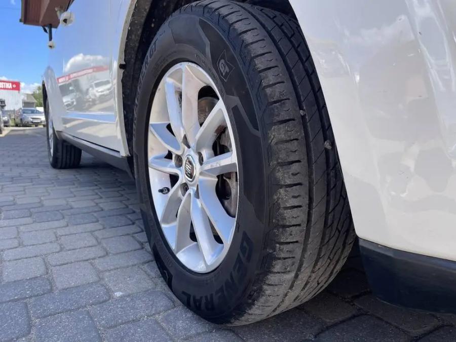 Grey Fiat Freemont 2013 in Talsi, with an engine capacity of 2.00 L and mileage of 271 thousand km for 5300 €, photo 11 on AUTOMOTO.COM.LV