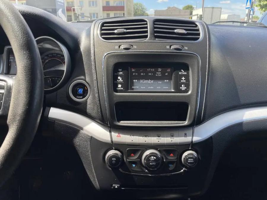 Grey Fiat Freemont 2013 in Talsi, with an engine capacity of 2.00 L and mileage of 271 thousand km for 5300 €, photo 17 on AUTOMOTO.COM.LV