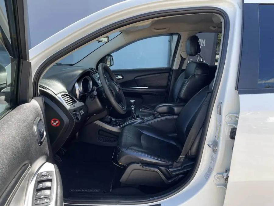 Grey Fiat Freemont 2013 in Talsi, with an engine capacity of 2.00 L and mileage of 271 thousand km for 5300 €, photo 20 on AUTOMOTO.COM.LV