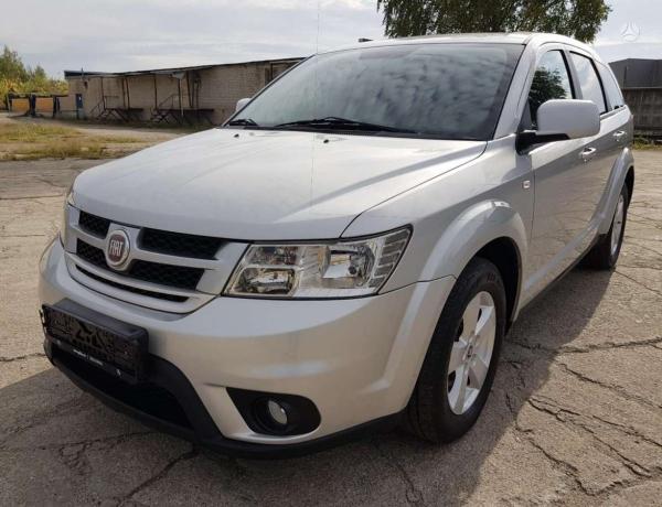 Grey Fiat Freemont 2013 in Siauliai, with an engine capacity of 1.96 L and mileage of 225 thousand km for 4950 €, photo 1 on AUTOMOTO.COM.LV