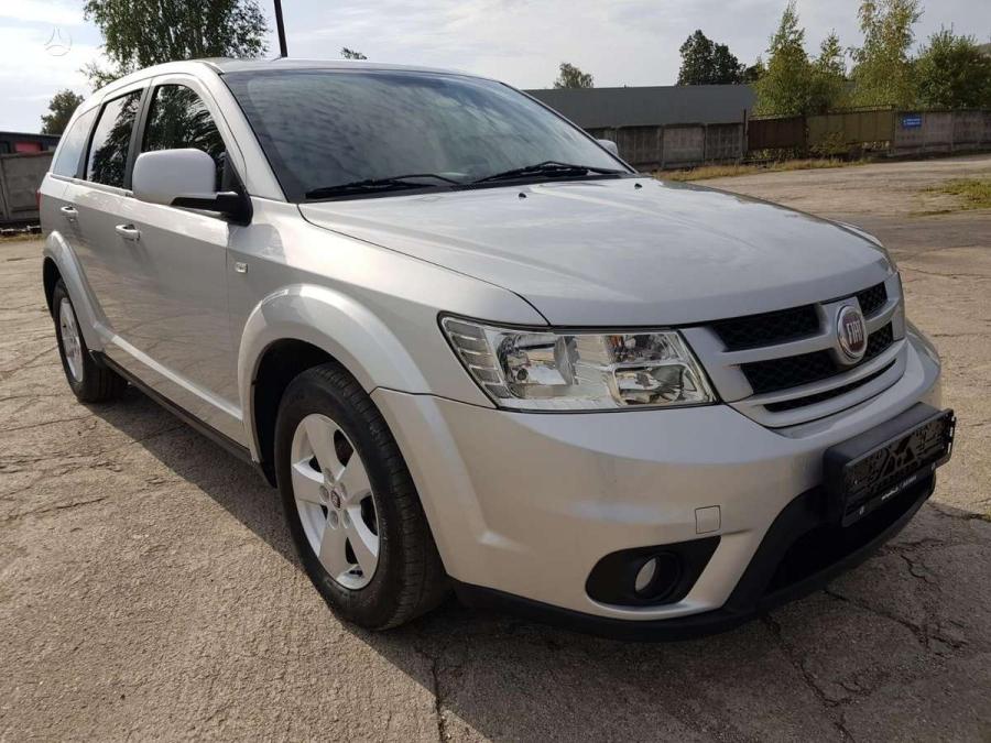 Grey Fiat Freemont 2013 in Siauliai, with an engine capacity of 1.96 L and mileage of 225 thousand km for 4950 €, photo 4 on AUTOMOTO.COM.LV