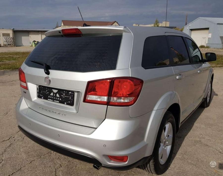 Grey Fiat Freemont 2013 in Siauliai, with an engine capacity of 1.96 L and mileage of 225 thousand km for 4950 €, photo 5 on AUTOMOTO.COM.LV