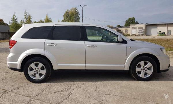 Grey Fiat Freemont 2013 in Siauliai, with an engine capacity of 1.96 L and mileage of 225 thousand km for 4950 €, photo 6 on AUTOMOTO.COM.LV