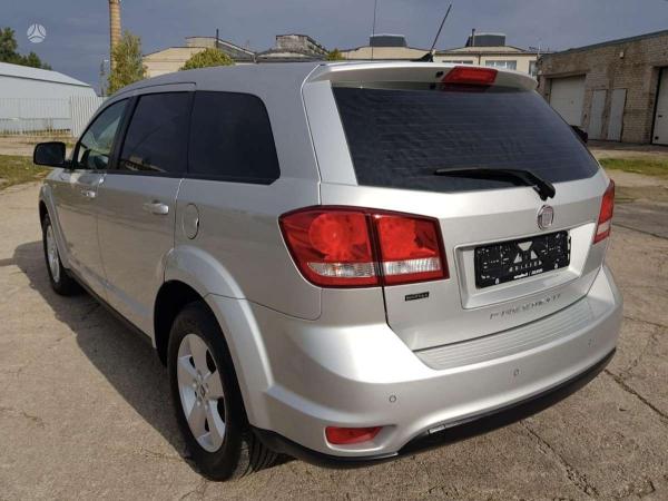 Grey Fiat Freemont 2013 in Siauliai, with an engine capacity of 1.96 L and mileage of 225 thousand km for 4950 €, photo 9 on AUTOMOTO.COM.LV