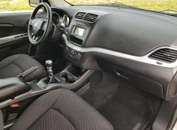 Grey Fiat Freemont 2013 in Siauliai, with an engine capacity of 1.96 L and mileage of 225 thousand km for 4950 €, photo 10 on AUTOMOTO.COM.LV