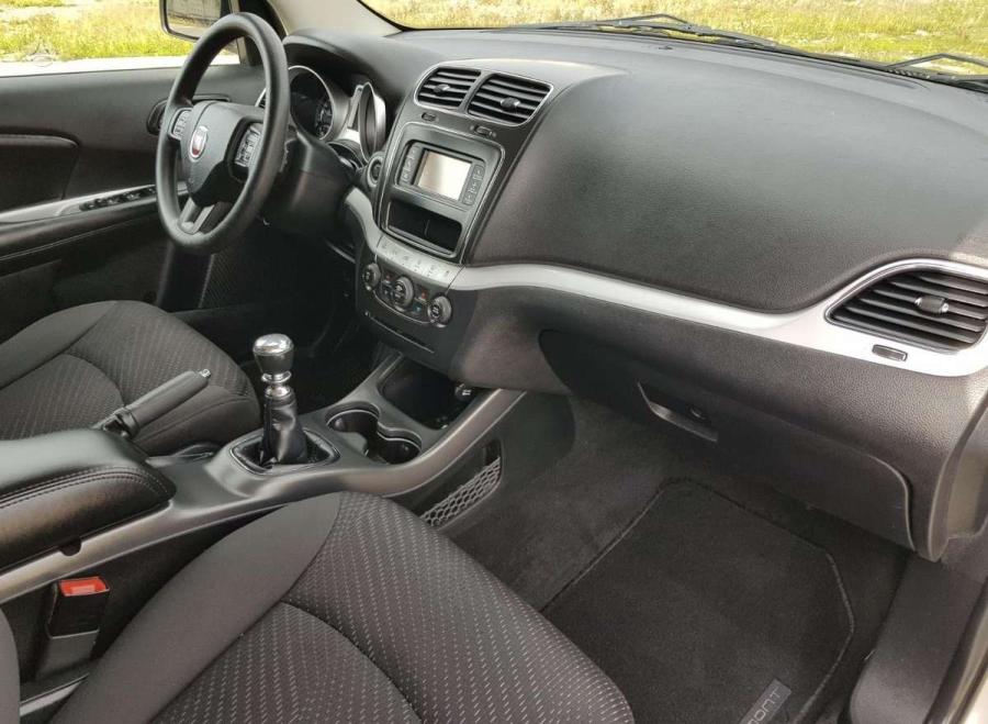 Grey Fiat Freemont 2013 in Siauliai, with an engine capacity of 1.96 L and mileage of 225 thousand km for 4950 €, photo 10 on AUTOMOTO.COM.LV