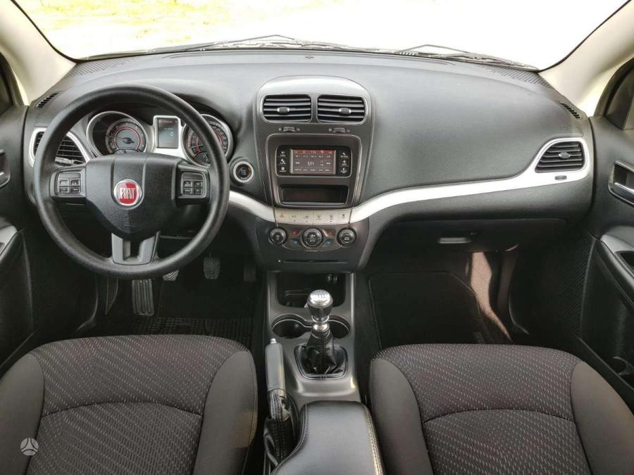Grey Fiat Freemont 2013 in Siauliai, with an engine capacity of 1.96 L and mileage of 225 thousand km for 4950 €, photo 11 on AUTOMOTO.COM.LV